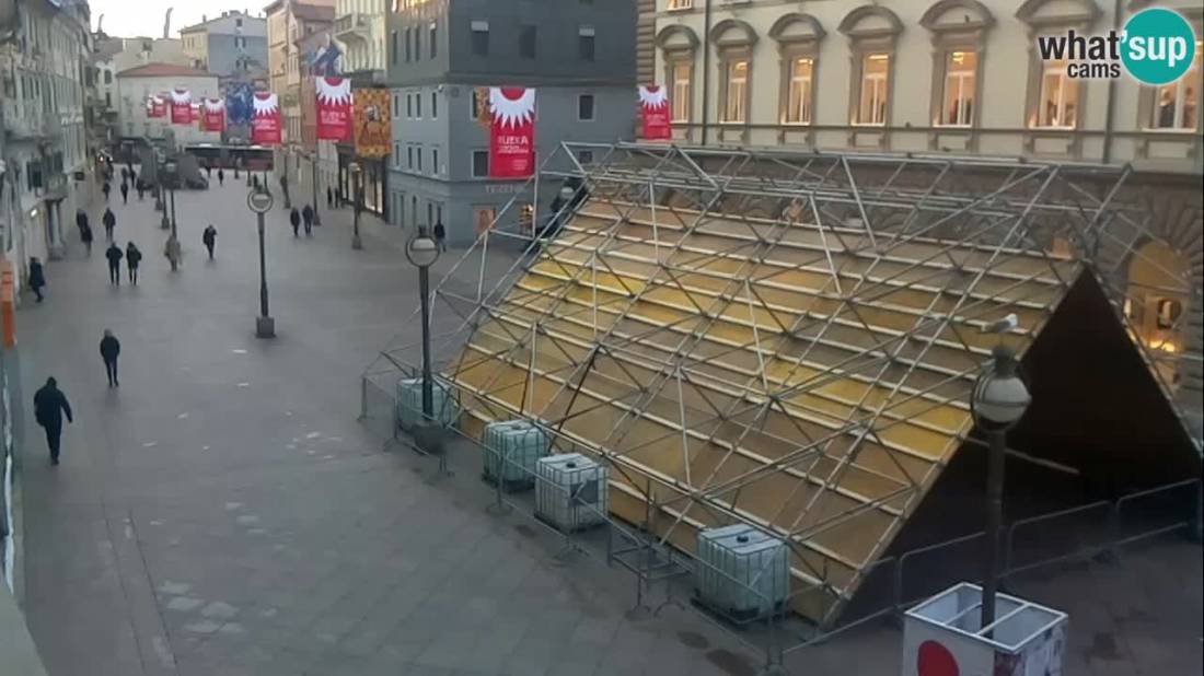 Rijeka, pogled na Korzo, Rijeka, [ Upravo sada, UŽIVO ] LiveStreaming ...