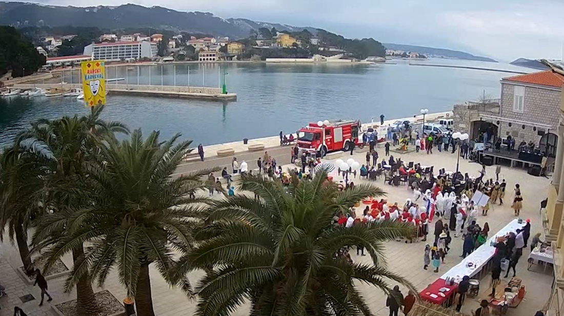 Rab - Trg Municipium Arba, ulaz u luku, Rab, [ Upravo sada, UŽIVO ...